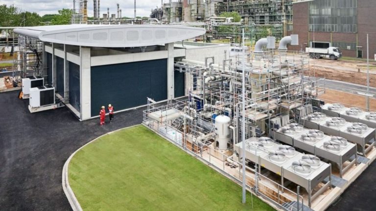 ITM Power completes internal retrofit of its 1GW electrolyser factory ...